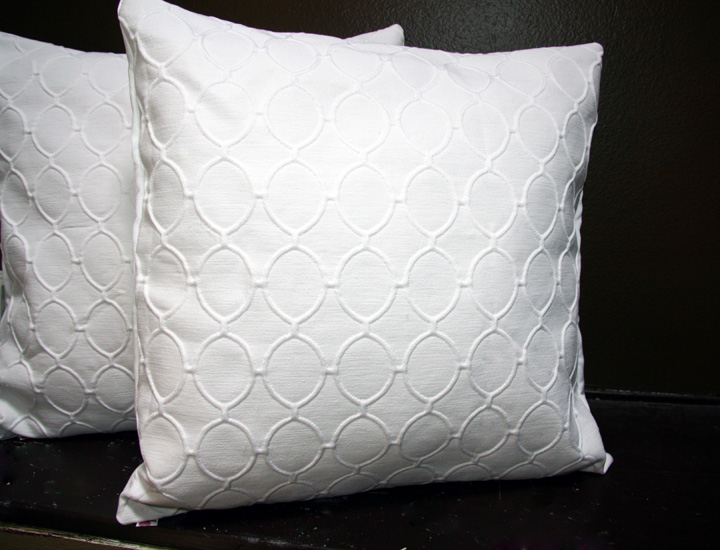 White Pillow Case Oval Pattern Geometric Design 18x18 on Luulla